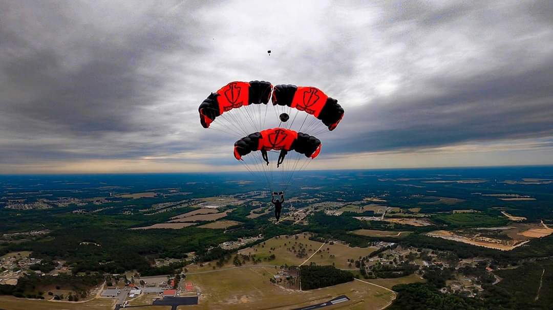 Army Special Ops Parachute Team Black Daggers Will Perform At Cape Fear ...